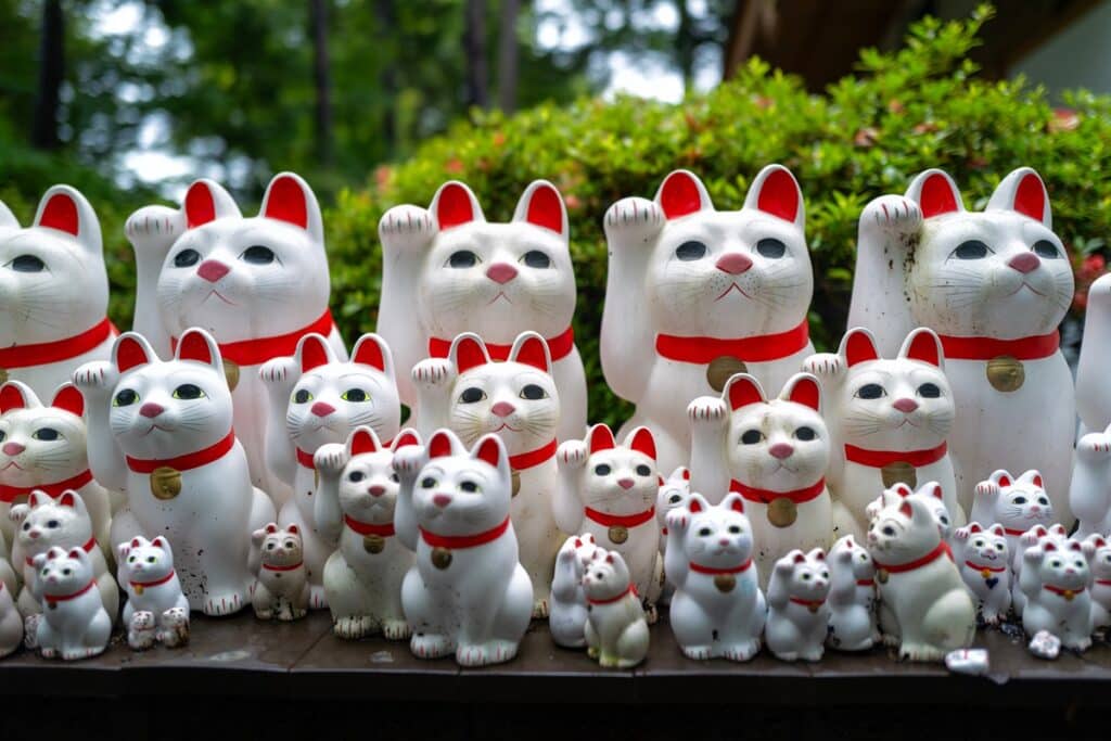 Les chats japonais : pourquoi le Maneki Neko captive tant ? - Animal Favori